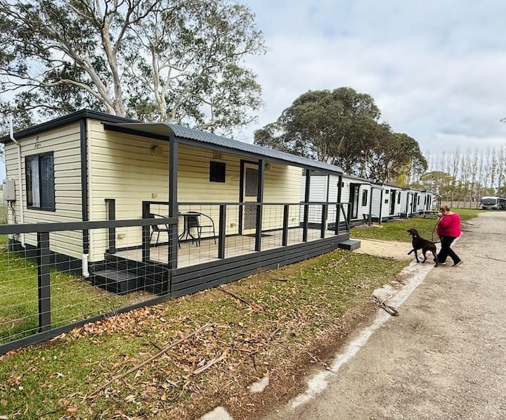 Dog Friendly Cabin (Sleeps 2) - Penola