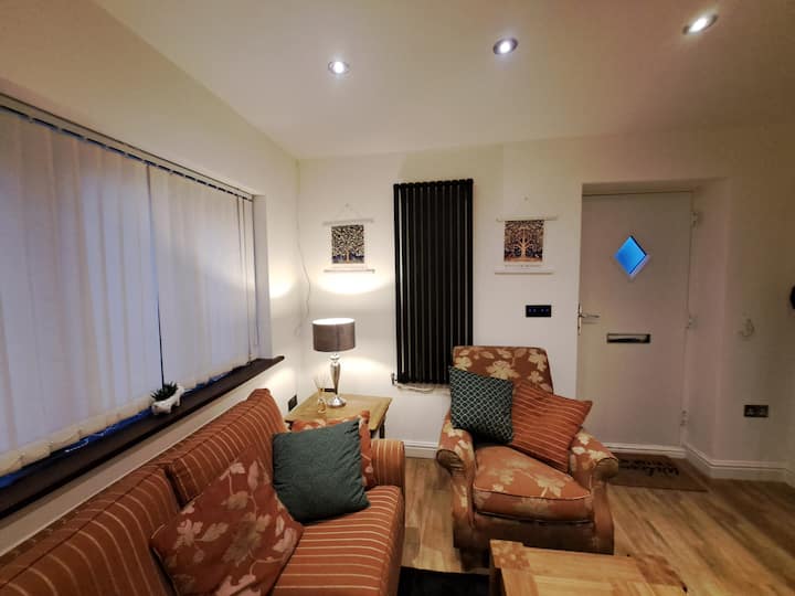 The Lodge - Free Parking-  Town Location-sleeps 6 - Nottingham