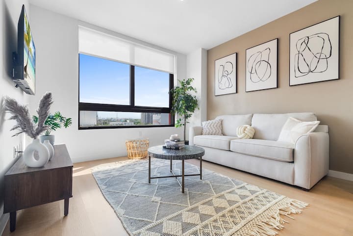 Luxurious & Modern Wynwood Apartment - Miami, FL
