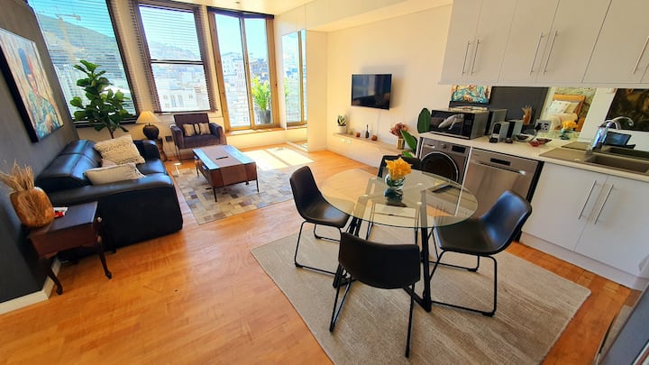 Oasis Condo - City & Mountain Views  With Pool. - Cape Town