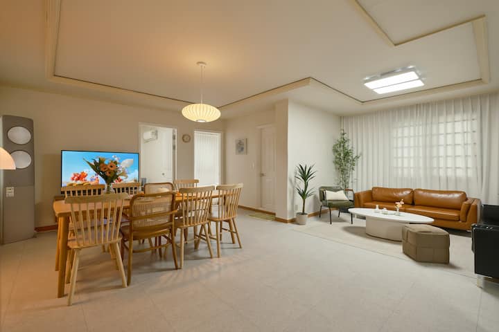 강남의중심/대가족을위한/34평독채/파티가능/가로수길1분/공항버스3분/신사역8분/강남/압구정 - Seoul