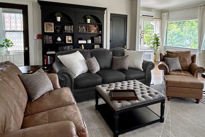 Renovated Historic 2br | Downtown Kalamazoo - Kalamazoo, MI