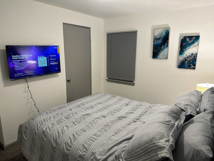 Charming 2br Home With A Garage - Berkeley, MO