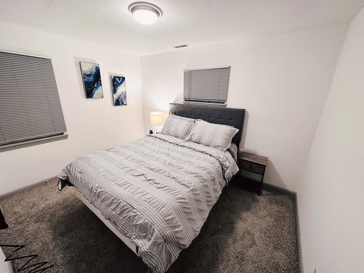 Charming 2br Home With A Garage - University City, MO