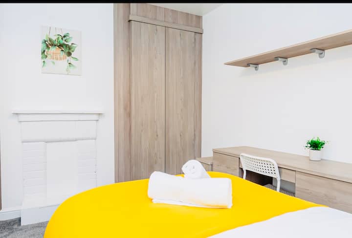 Good Location Free Parking Big Garden Modern House - Swindon