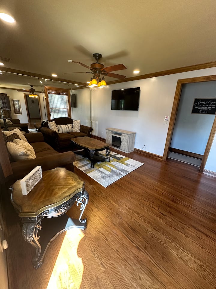 The Cedar [Spacious Three Bedroom In Town] - Tennessee Tech University, Cookeville