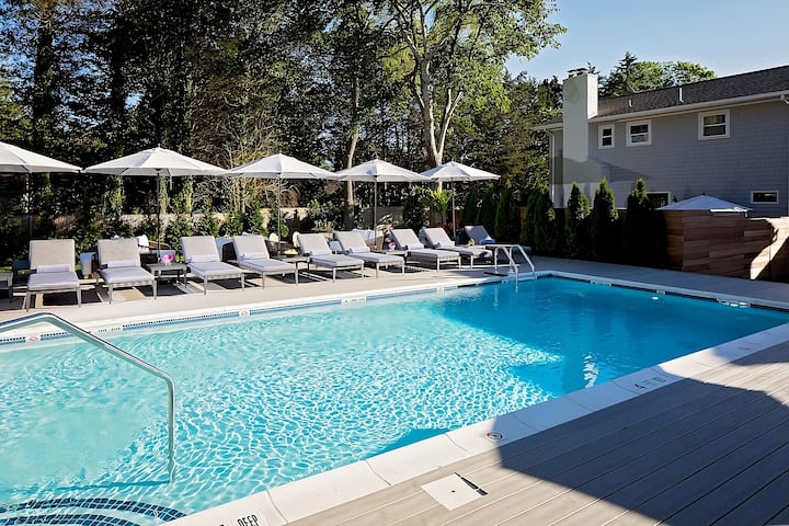Comfort And Convenience! 3 Comfortable Units, Pool - East Hampton, NY