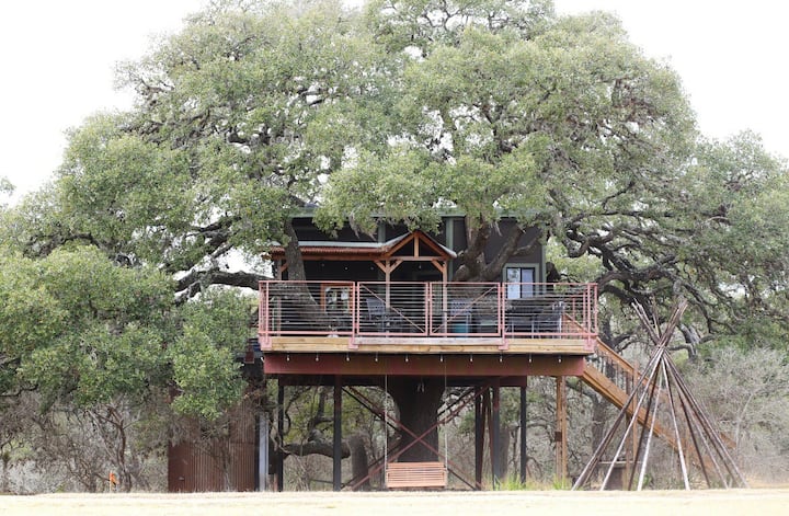 Hill Country Treehouse - Boerne, TX