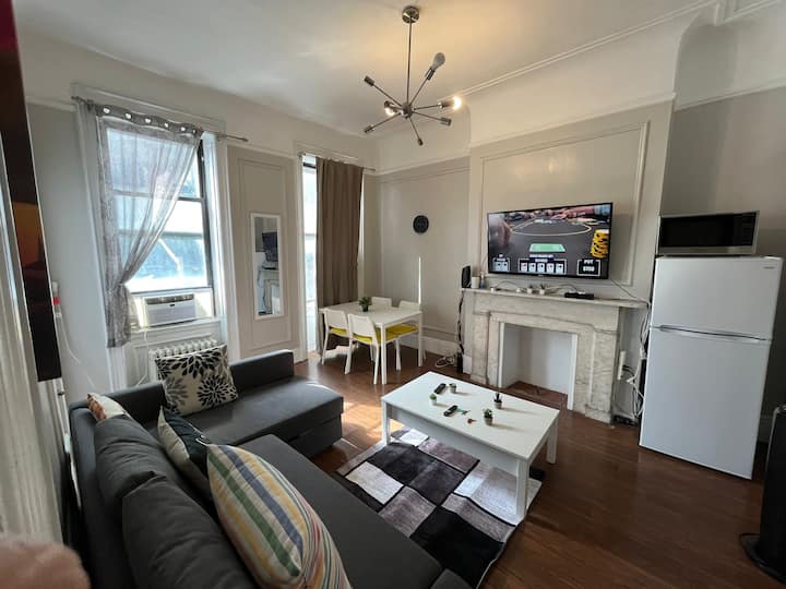 Excellent Location In Manhattan Walk To All - Jackson Heights - Queens NY