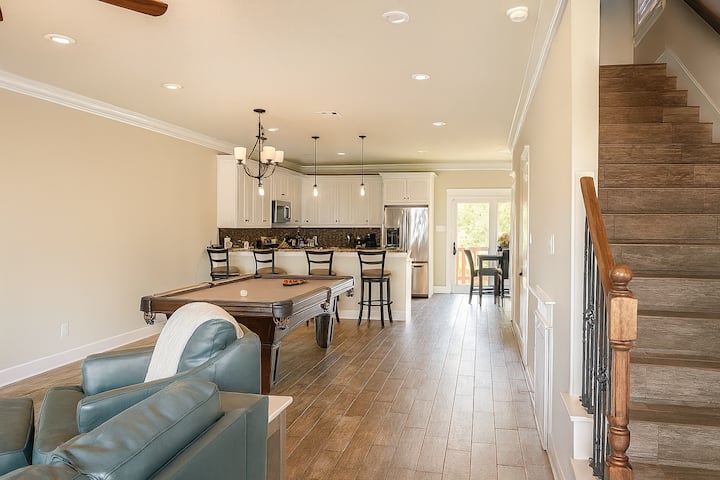 Kemah Boardwalk Condo, Coastal Retreat With Pool - Seabrook, TX