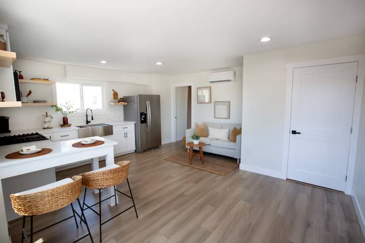 Back House 1 Bed/ 1.5 Bath - Los Angeles, CA