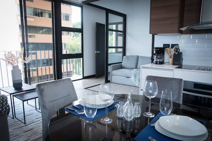 Lovely Urban High-end Home Near Airport & Hotels - Guatemala City