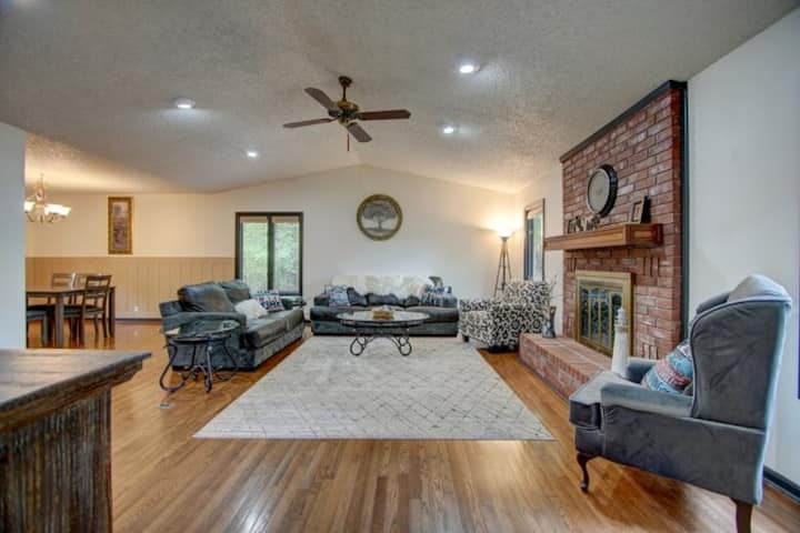 Spacious Lake House With Game Room - Hot Springs Village, AR