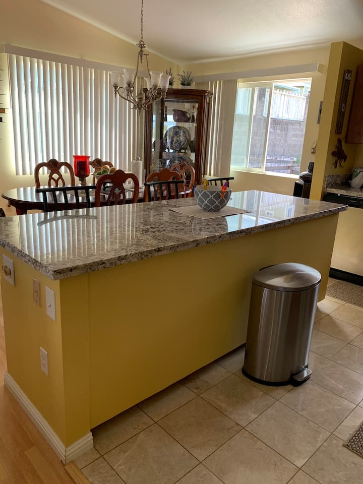 2story Home - Wailuku, HI