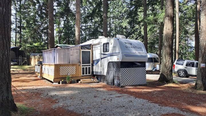 Cute & Bright Rv On St. Mary Lake, Salt Spring Isl - ソルトスプリング島