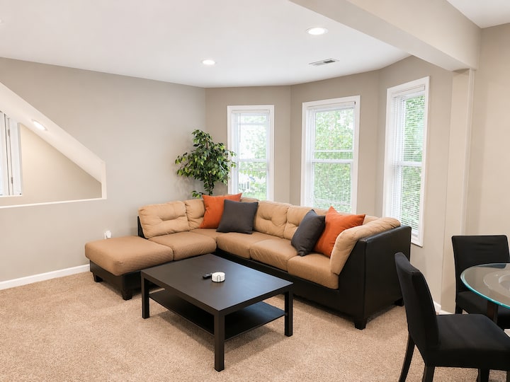 Cozy & Spacious 2br+2bath Hideout - Parkville, MD