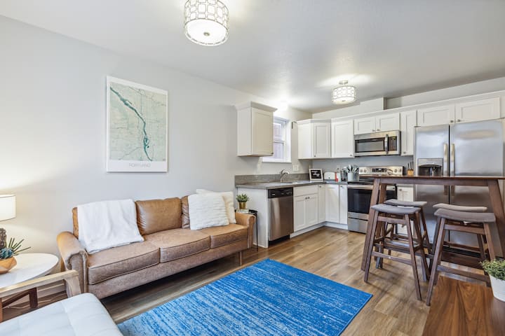 Newer Built Fopo Gem, Close To Everything! - Happy Valley, OR
