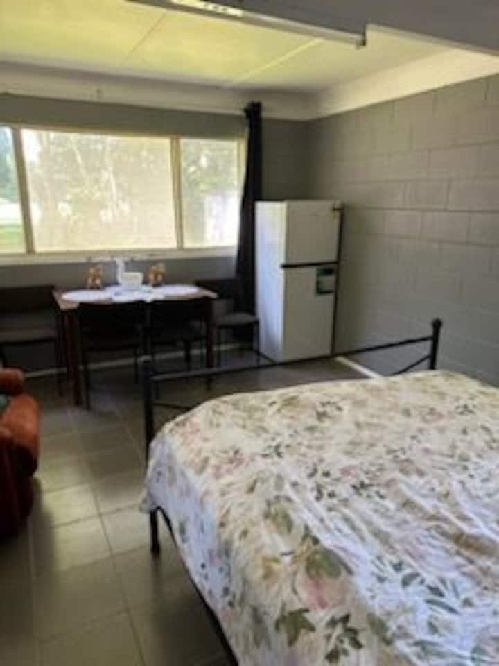 Lovely Room In Quiet Location - Innisfail