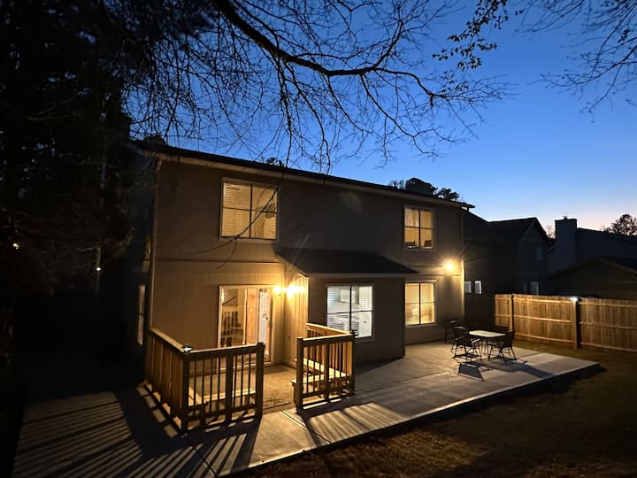 Cozy, Cute & Charming Mini Mansion Sleeps 16 - Stone Mountain, GA