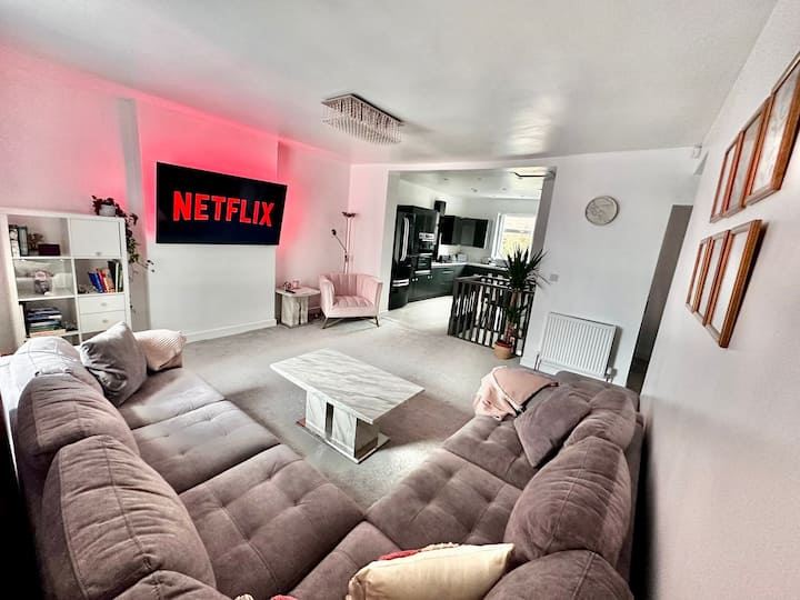 Spacious Modern 2br Duplex Apt - 奧爾德姆