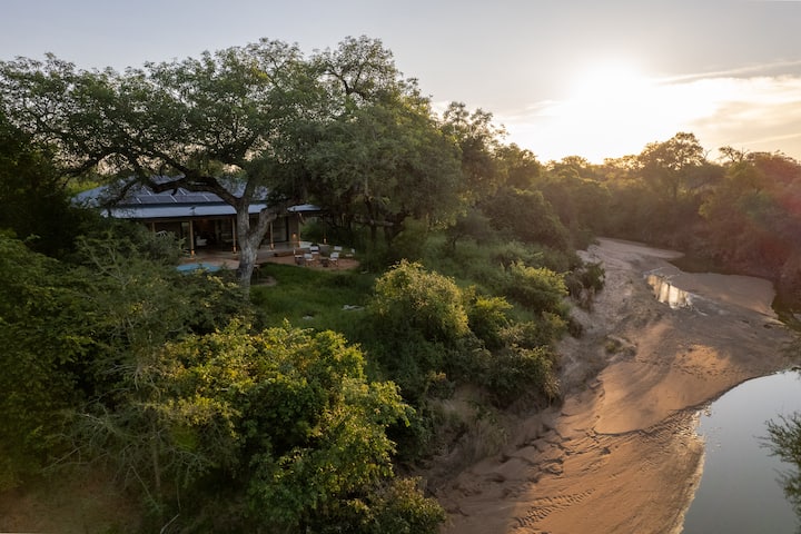 Nomads Den North Villa - Private Pool On Riverbed - Hoedspruit