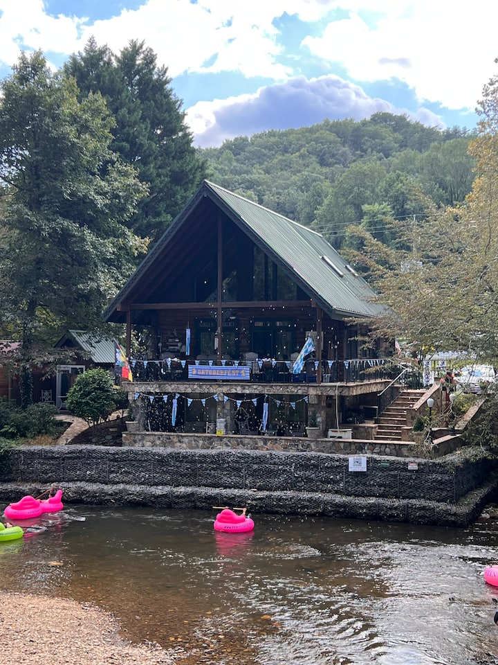 Spectacular Lower Level Suite W/riverfront Porch - Helen, GA