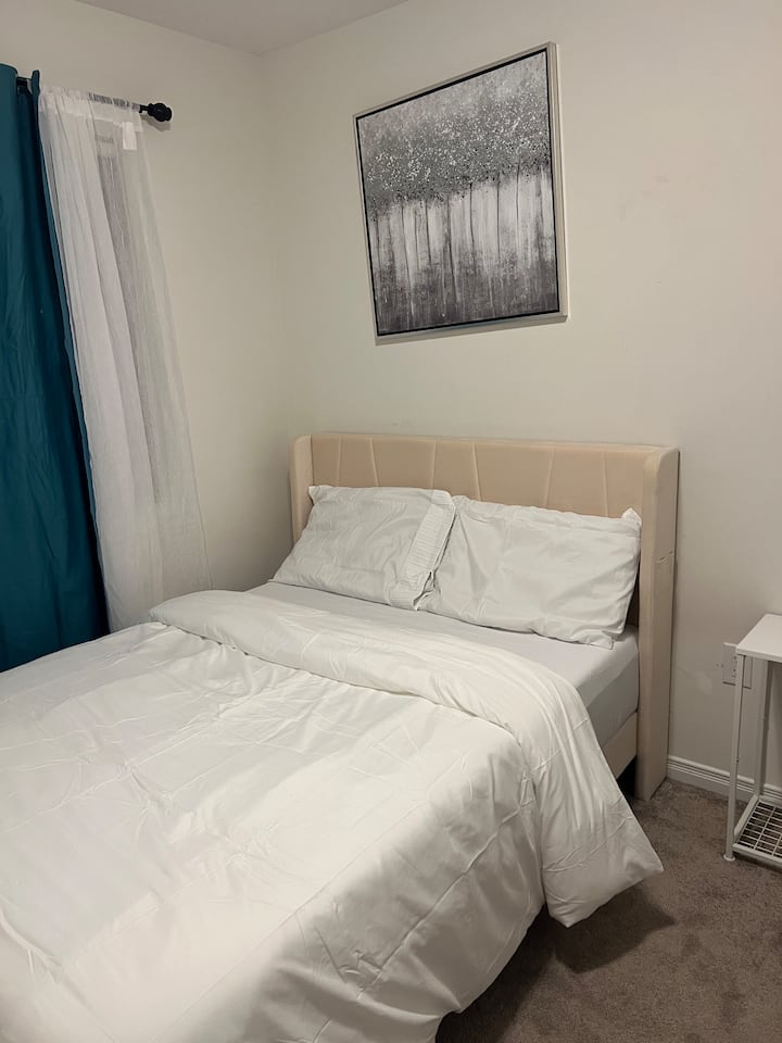 Cozy Private Bedroom In A House. - Brantford
