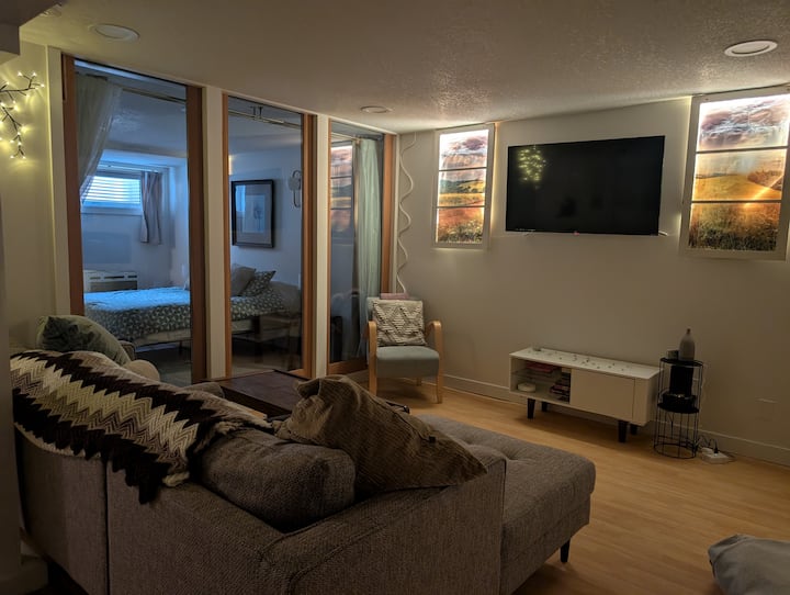 80's Sundown Suite: Regina Nordic Retreat - Regina