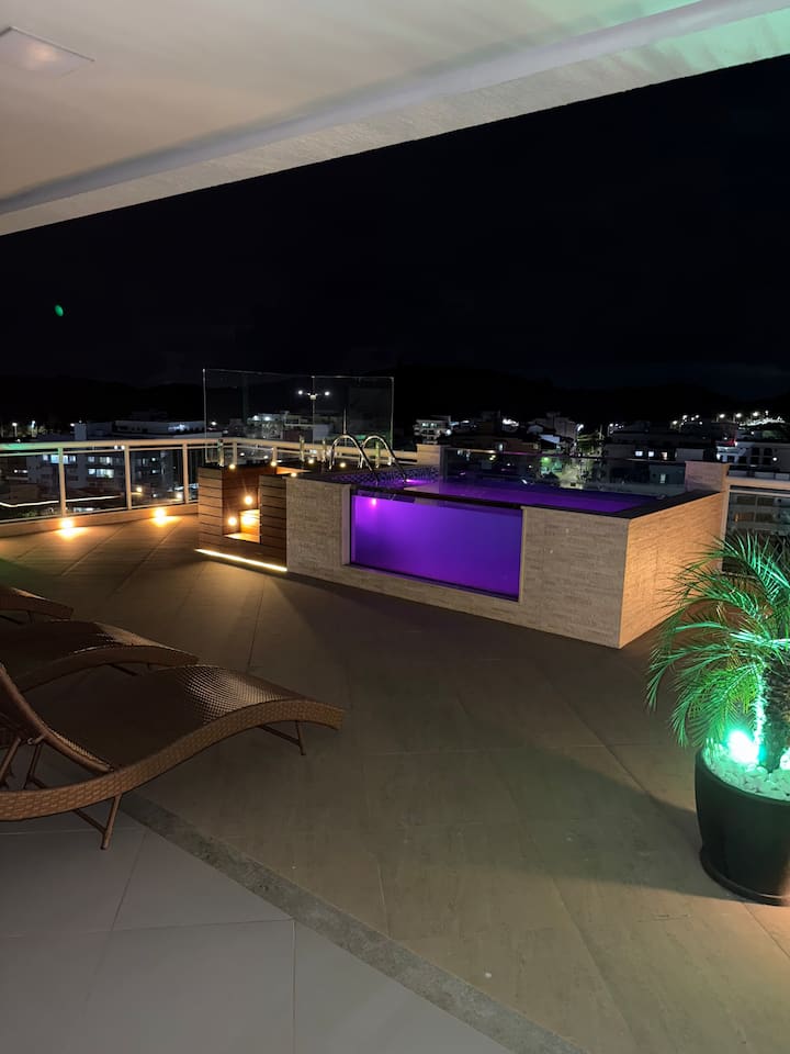 Casa Com Piscina De Vidro Frente à Praia - Arraial do Cabo