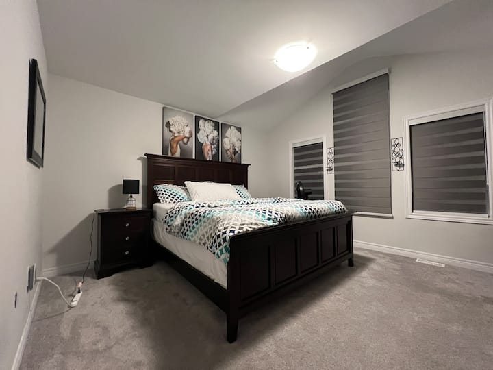 Luxury Ensuite Bedroom 15 Mins - Oakville