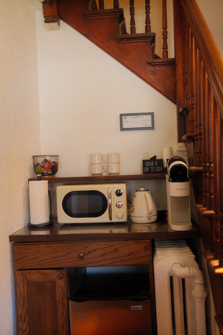 2-bedrooom Suite -Trendy Area -Steps From Downtown - Madison, WI