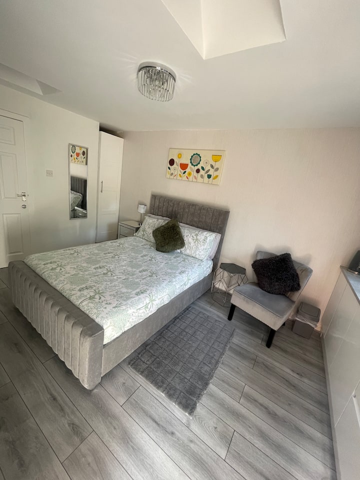 Guest House/annexe With Off-street Parking - Manchester