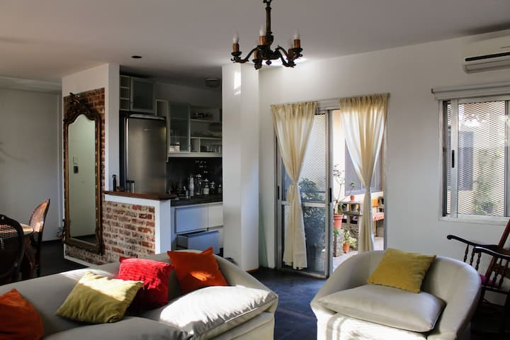 Casa Con Estilo Clásico Y Comodidad Moderna - La Plata