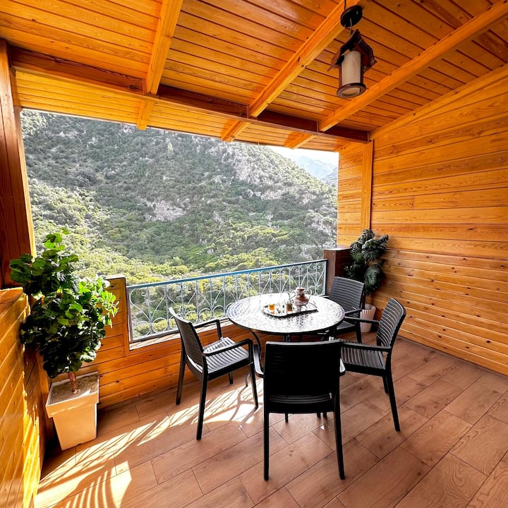 ملاذ الخشب الدافئ - Akchour