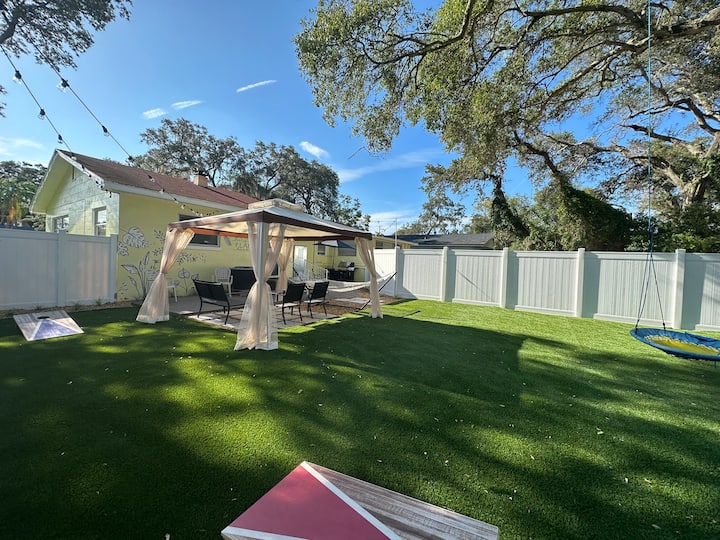 Two Homes. One Lot. Family-friendly Beach Vacation - Clearwater Beach, FL