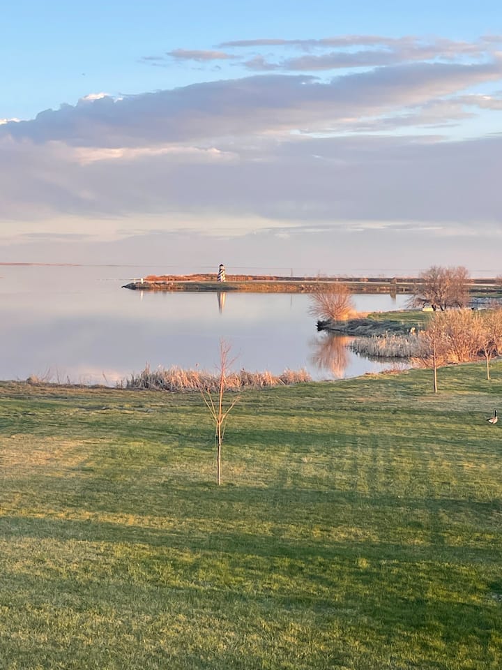 Private Lakefront Walkout - Brooks