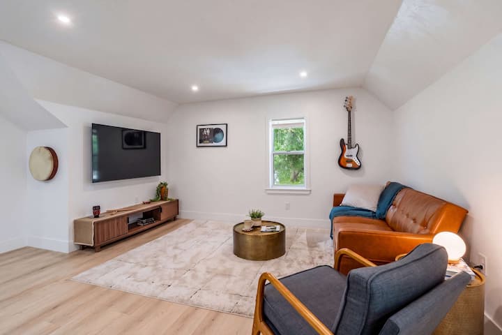Rhythm At The Key | 1mi To Uf & Dt • Full Kitchen - Gainesville, FL