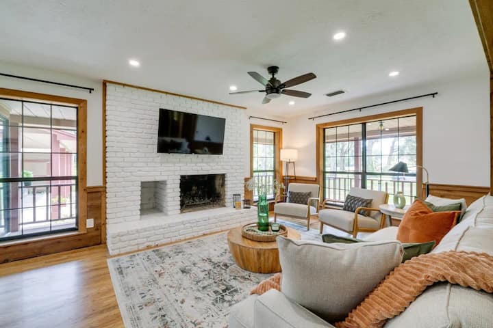 Charming And Modern Farmhouse In Prime Location! - Ocala, FL
