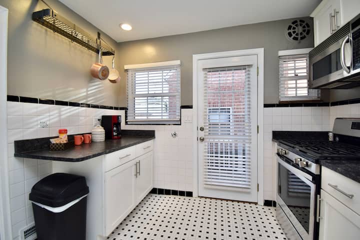 5 Bed/ 2.5 Bath Home Away From Home! Sleeps 11! - Cincinnati, OH
