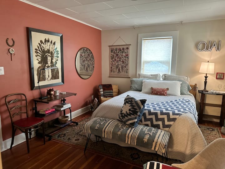 Beautiful Downtown Ojai Walk To Best Of Everything - Ojai, CA