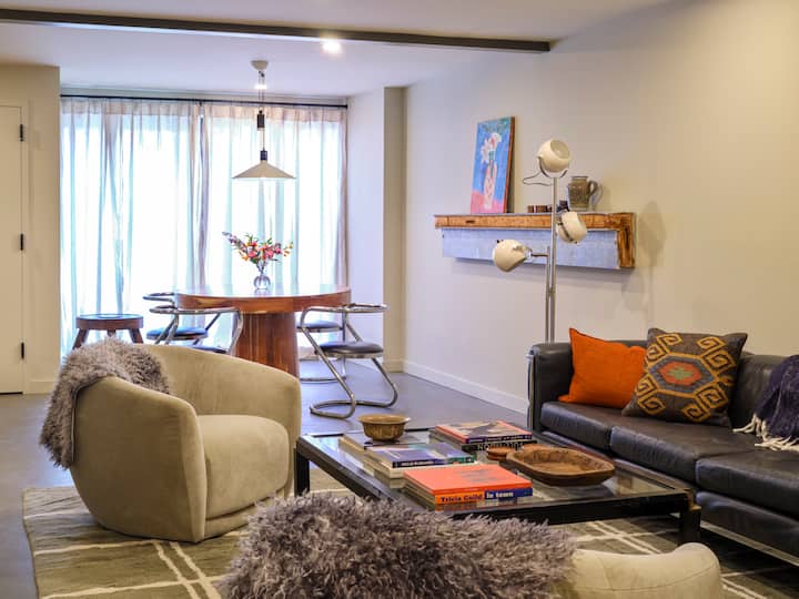 Spacious One Bedroom W/ Patio - New York