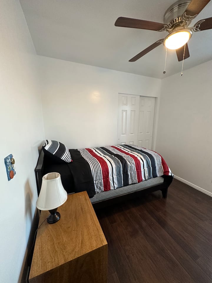 Home In West Valley City - West Valley City, UT