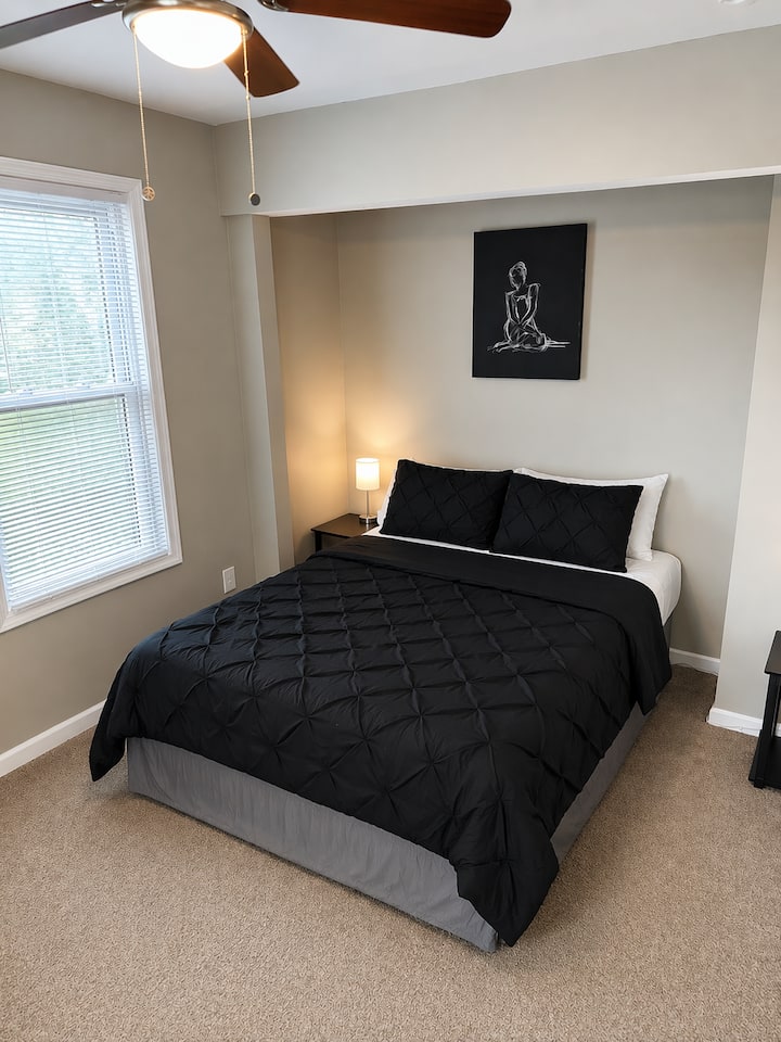 Modern 1br Apt • Free Parking + Central Location - Essex, MD