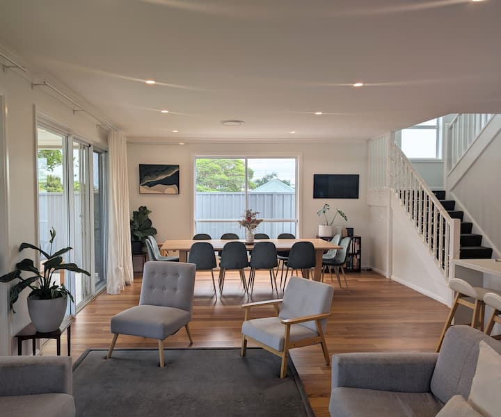 Spacious Home By The Beach - Wollongong