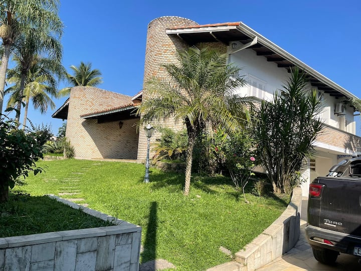 Casa Com Piscina A 200m Da Praia - Caraguatatuba