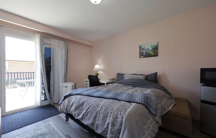 Cosy Studio، With Big Patio Close To Bus & Subway - Toronto