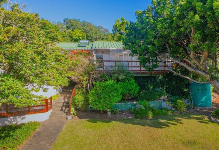 3 Bedroom Home With Lush Garden Near Beach - Sedgefield