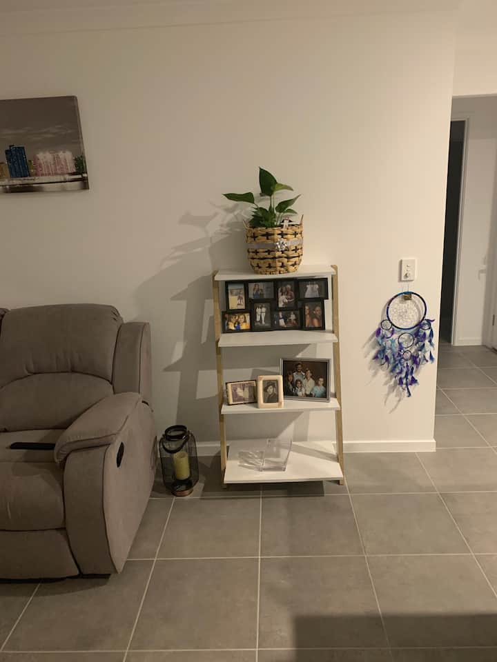Room In Caloundra West - Glass House Mountains