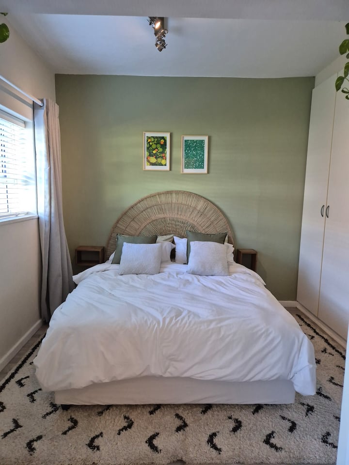 Cosy, Compact Apartment In Milnerton, On Bus Route - Cape Town