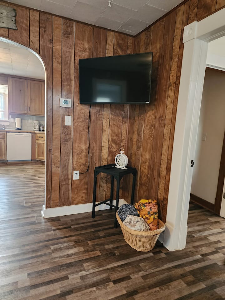 White Oak Mountain Inn - Butler, MO